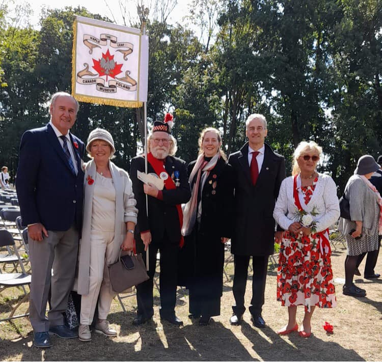 Canadese en Poolse herdenking, miniatuur game – play en hoogbezoek door ...